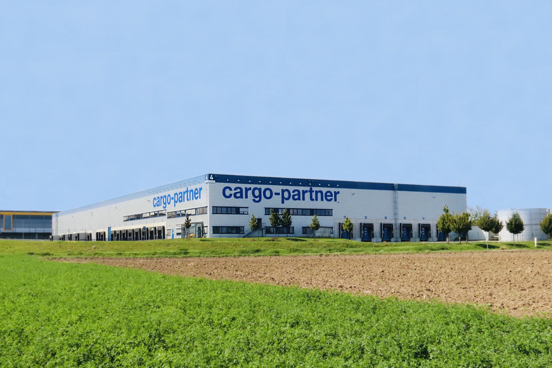 Společnost cargo-partner nabízí řešení železniční a námořní přepravy ze ...